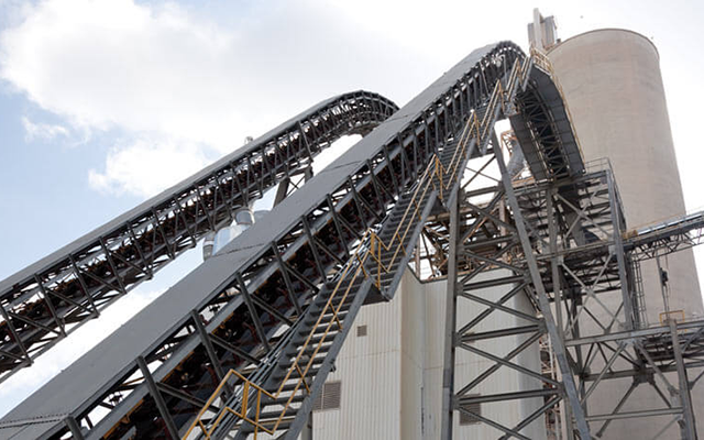 High angle conveyors for steep jobs - Quarry