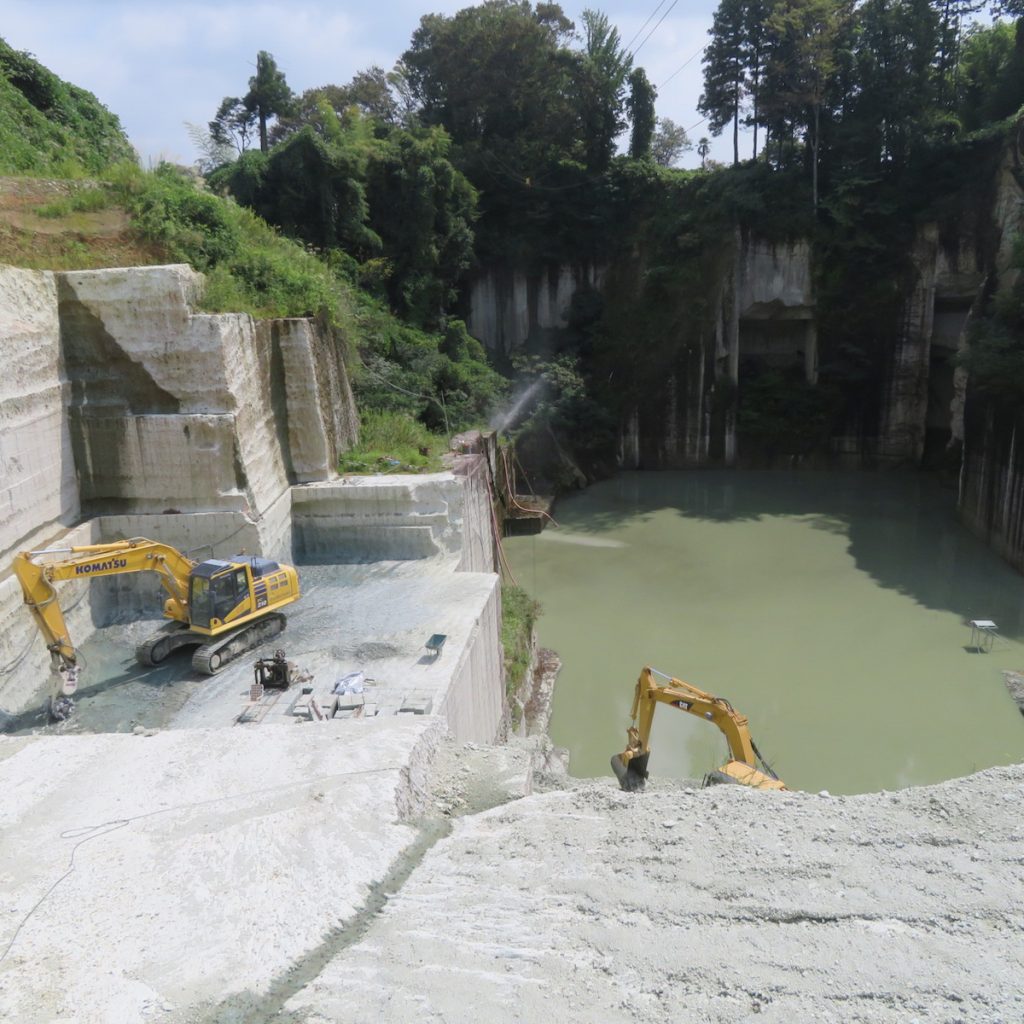 Pumice the heart of Japanese construction - Quarry