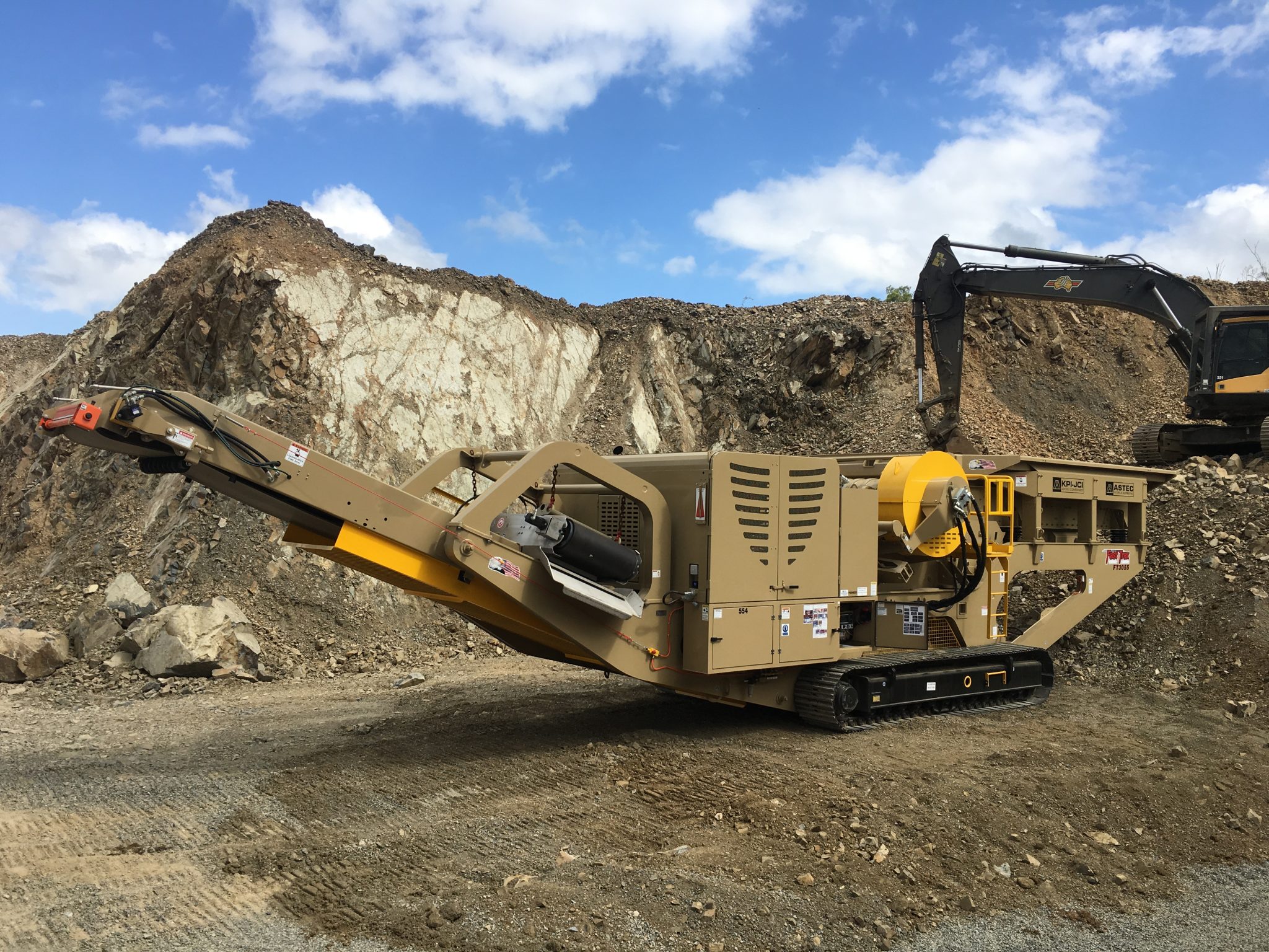 Tracked jaw expands reach of long-time family business - Quarry